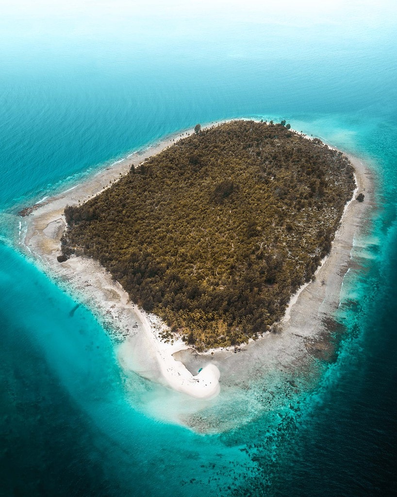 The Fam Islands: a hidden paradise in Raja Ampat (2022)